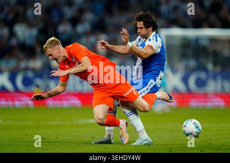 Orri Oskarsson of Real Sociedad and Leandro Cabrera of RCD Espanyol ...