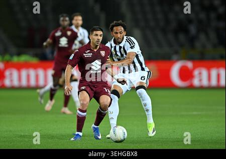 Lloyd Kelly of Juventus FC and Giovanni Simeone of Torino FC during the ...