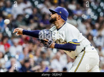 Milwaukee Brewers pitcher Grant Anderson throws during the seventh ...