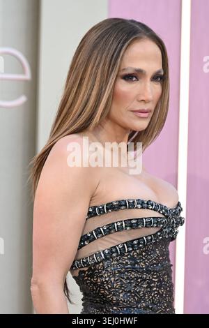 LOS ANGELES - MAY 26: Jennifer Lopez at the Office Romance Premiere at ...