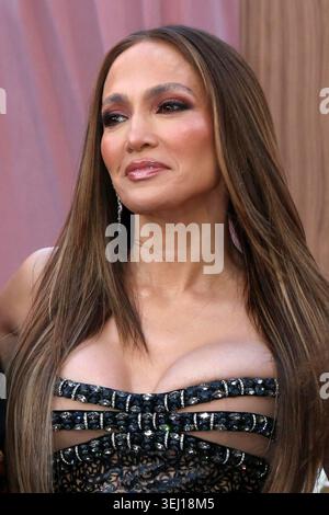 LOS ANGELES - MAY 26: Jennifer Lopez at the Office Romance Premiere at ...