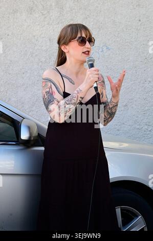 Heidi Reichinnek at the event 'Heidi comes to Saxony!' on Marienplatz ...