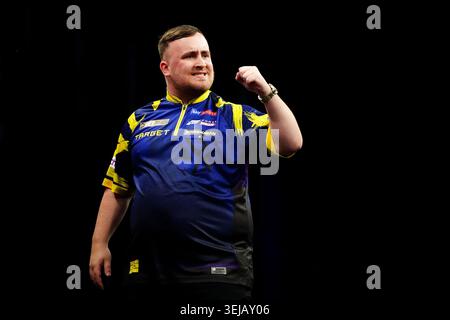 Gerwyn Price celebrates during his semi-final against Luke Littler on ...