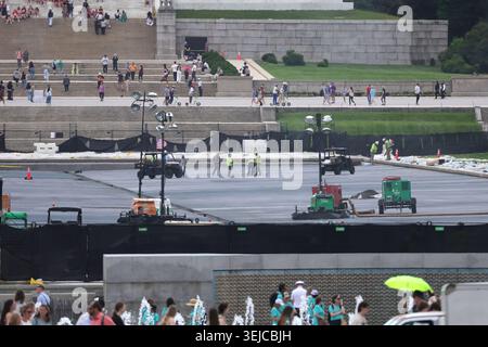 Work continues at the Lincoln Memorial Reflecting Pool, Wednesday, June ...