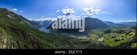 Der Hallstätter See im Oberösterreichischen Salzkammergut am 25.05.2026 ...