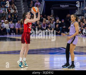 May 28 2026 Indiana guard Raven Johnson (3)sets the play during the ...