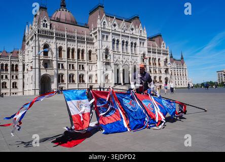 Arsenal fans outside the Hungarian Parliament Building in Budapest ...