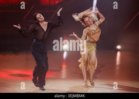 Milano with Marta Arndt in the final of the 19th season of RTL's dance ...