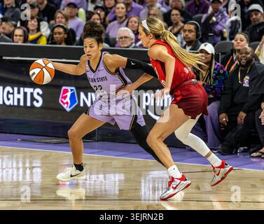 Golden State Valkyries guard Veronica Burton (22) plays against the Las ...