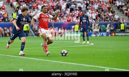 from left Myles Lewis-Skelly, Desire Doue (PSG) Budapest, May 30, 2026 ...