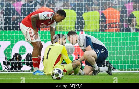 David Raya of Arsenal FC and Gabriel look dejected at the end of the ...