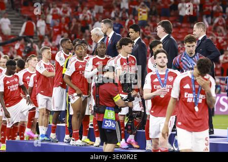 Players of Arsenal FC look dejected during the penalty shootout of the ...