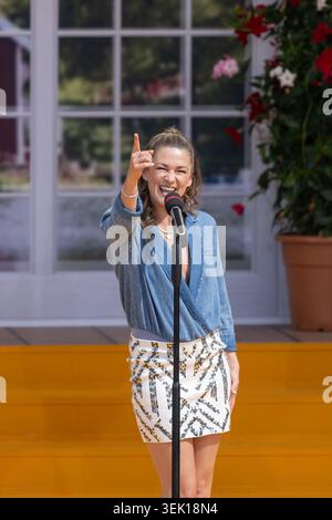 Linda Hesse in the ARD TV show 'Immer wieder sonntags' at Europa-Park ...