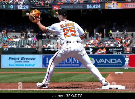 Baltimore Orioles first baseman Pete Alonso (25) readies to catch the ...