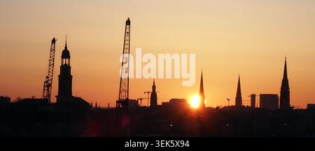 PRODUCTION - 21 April 2026, Hamburg: The Hamburg church St. Michaelis ...