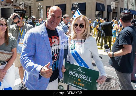 Sid Rosenberg (L) attends the Israel Day Parade on Fifth Avenue Stock ...