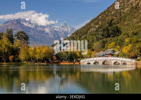 Jade Dragon Snow Mountain behind Black Dragon Pool in Lijiang, Yunnan ...