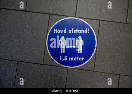 GOUDA - Old corona sticker keep a distance of 1.5 meters ROBIN UTRECHT ...