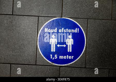 GOUDA - Old corona sticker keep a distance of 1.5 meters ROBIN UTRECHT ...