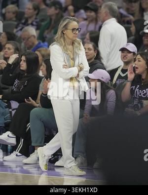 Las Vegas Aces head coach Becky Hammon against the Golden State ...