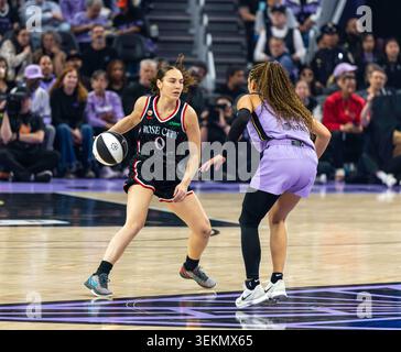 June 02 2026 Portland guard Carla Leite (0)sets the play during the ...