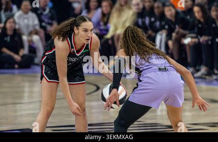 June 02 2026 Portland guard Carla Leite (0)sets the play during the ...