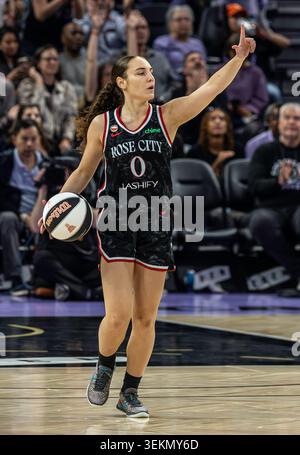 June 02 2026 Portland guard Carla Leite (0)sets the play during the ...