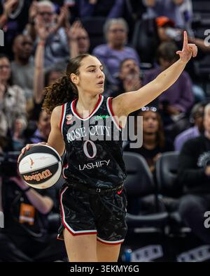 June 02 2026 Portland guard Carla Leite (0)sets the play during the ...