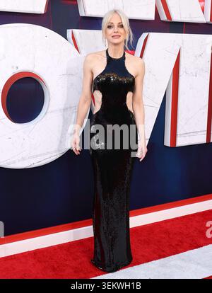 Anna Faris arrives at the premiere of "Scary Movie" on Wednesday, June ...