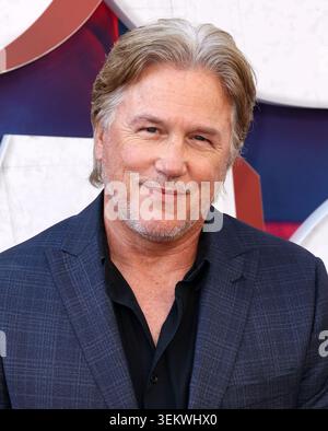 Lochlyn Munro arrives at the premiere of "Scary Movie" on Wednesday ...