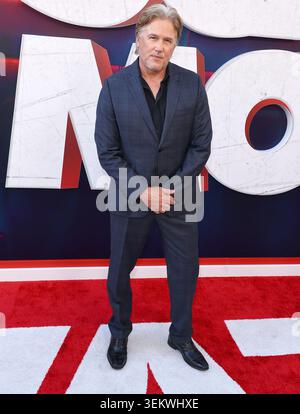 Lochlyn Munro arrives at the premiere of "Scary Movie" on Wednesday ...