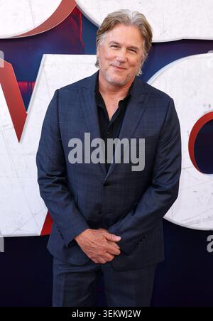 Lochlyn Munro arrives at the premiere of "Scary Movie" on Wednesday ...