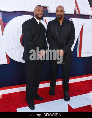 Shawn Wayans arrives at the premiere of "Scary Movie" on Wednesday ...
