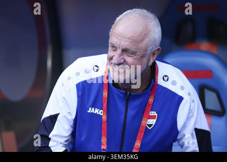 Iraq head coach Graham Arnold paces the sidelines during the World Cup ...