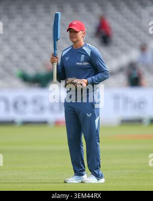 England fielding coach Sarah Taylor ahead of day four of the first ...