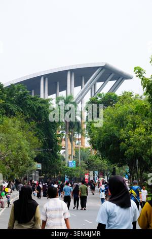 Pekanbaru, Indonesia - September 28, 2025: The crowds at Car Free Day ...