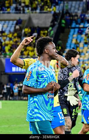 Vinicius Junior (Brazil) warm up during the Brazil training session at ...