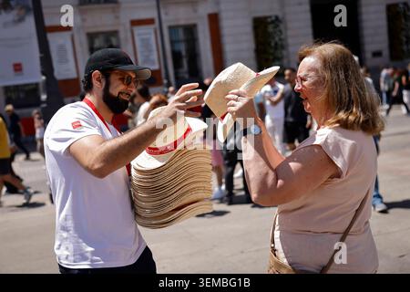 General atmosphere of the streets of central Madrid during the visit of ...