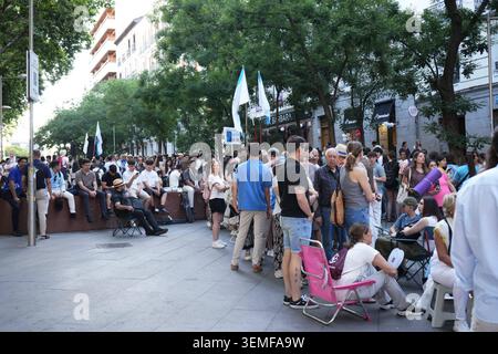 General atmosphere of the streets of central Madrid during the visit of ...