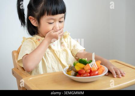 Children cover mouth no eat vegetables, bitter taste, peculiar smell ...