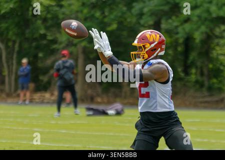 Washington Commanders wide receiver Van Jefferson (12) watches the ball ...