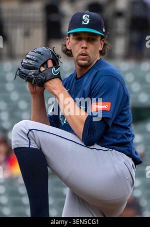 Seattle Mariners starting pitcher Logan Gilbert throws against the ...