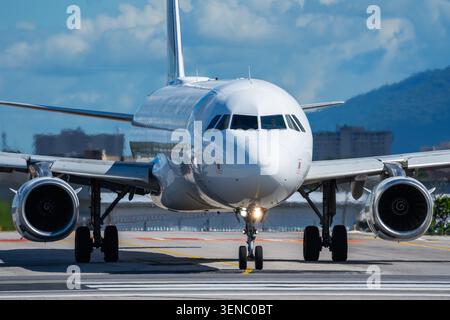 LATAM Airlines Airbus A320neo PT-MHM take-off at Pinto Martins ...