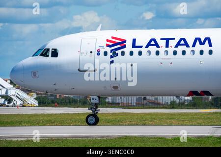 LATAM Airlines Airbus A320neo PT-MHM take-off at Pinto Martins ...