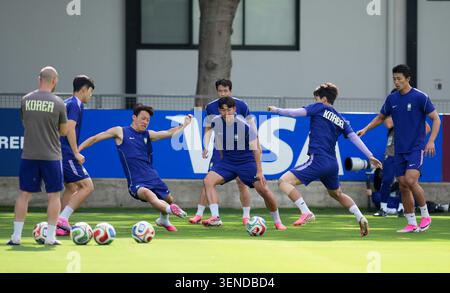 Ahead of S. Korea-Mexico World Cup match Lee Kang-in (L) and other ...