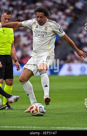 Paco Leon of Real Madrid Legends seen in action during the Corazon ...