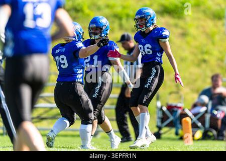 Isabell Kleiner (OL, Allgaeu Comets Ladies, #79) mit Carina Czak (DL ...