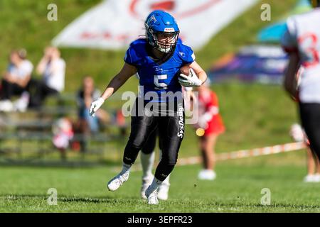 Kathrin Lochbrunner (RB, Allgaeu Comets Ladies, #5) mit Isabell Kleiner ...