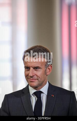 Le premier ministre canadien Mark Carney rencontre Volodymyr Zelensky ...
