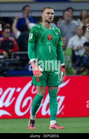 ARLINGTON - Netherlands goalkeeper Bart Verbruggen arrives at Dallas ...